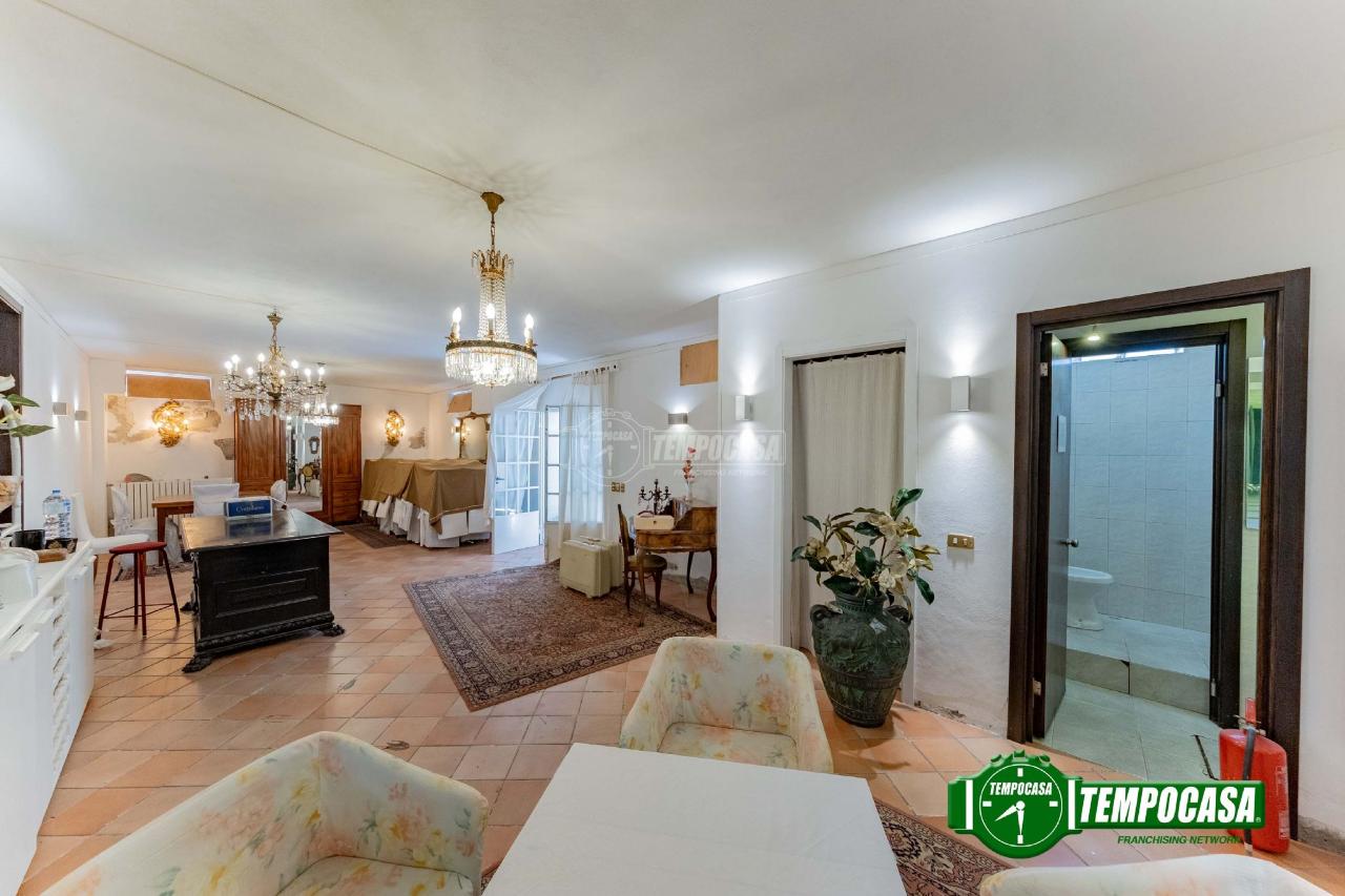 Negozio in vendita a Monza