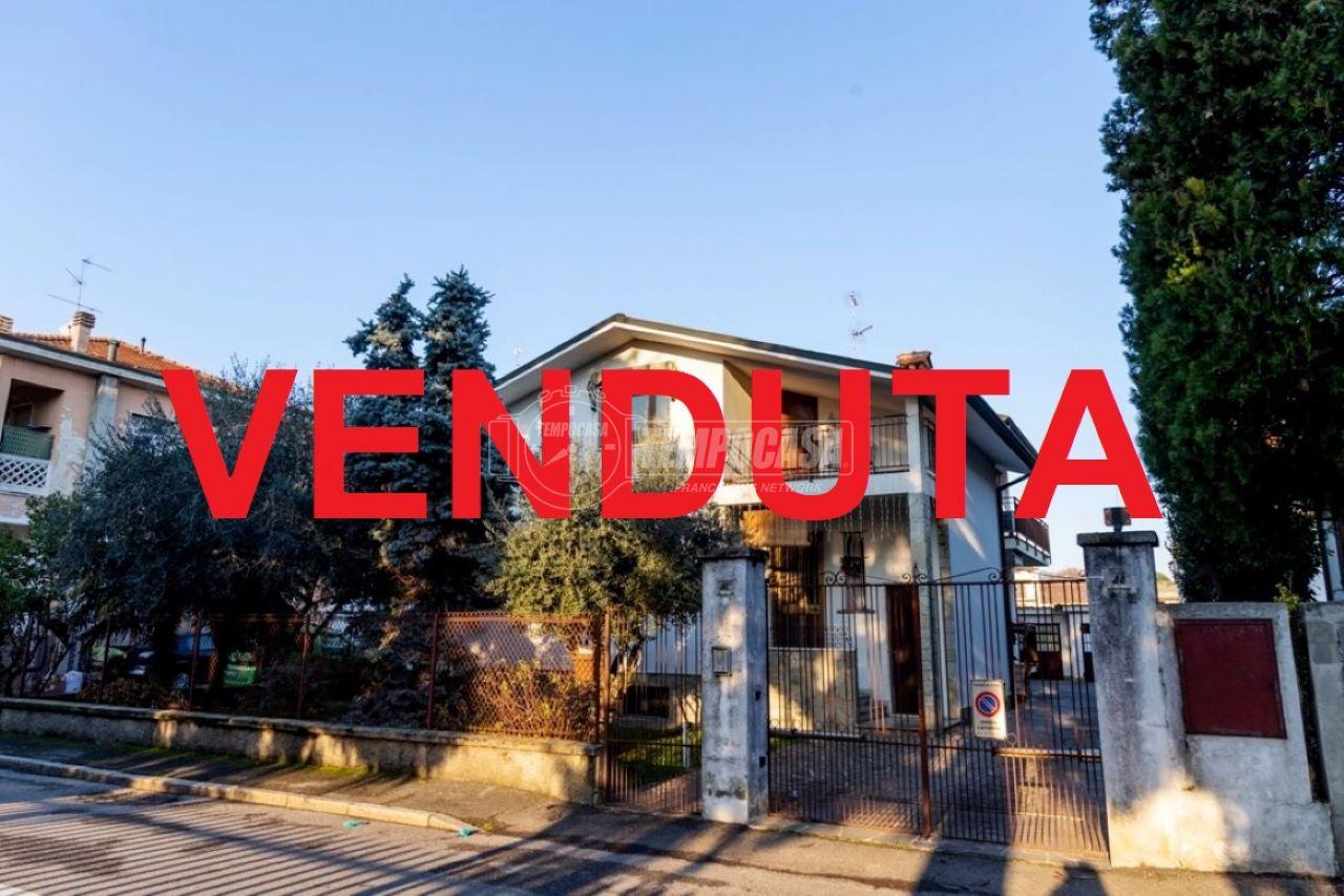 Villa a schiera in Via Camillo Benso Cavour, Arcore