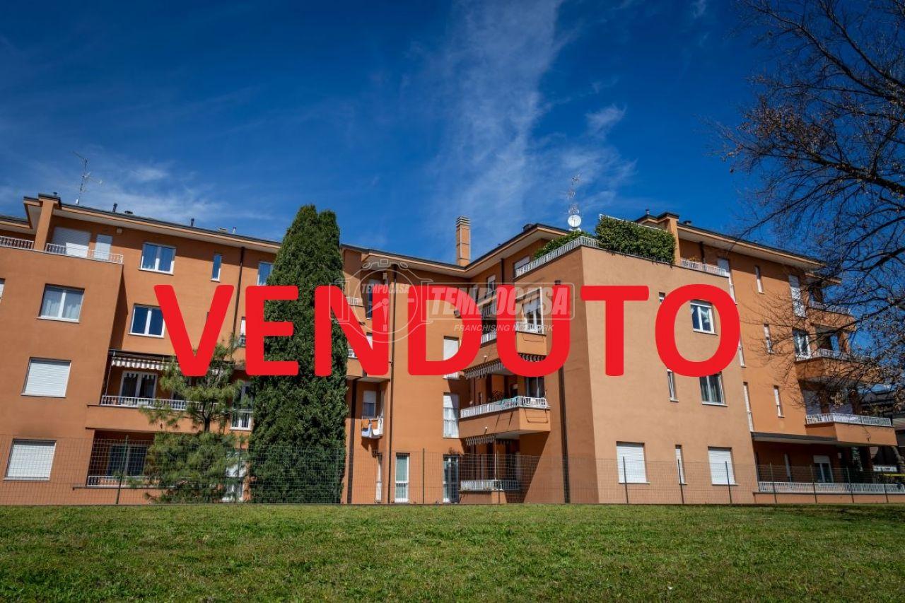 Trilocale in Via Camillo Golgi, Arcore