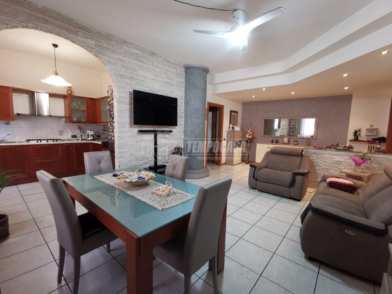 Appartamento in vendita a Casatenovo