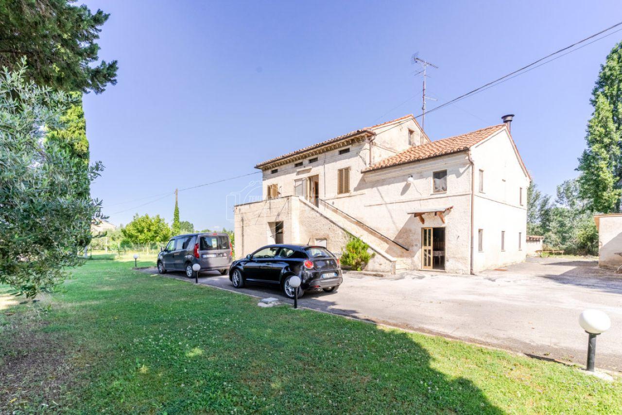 Casa colonica in vendita a Montegranaro