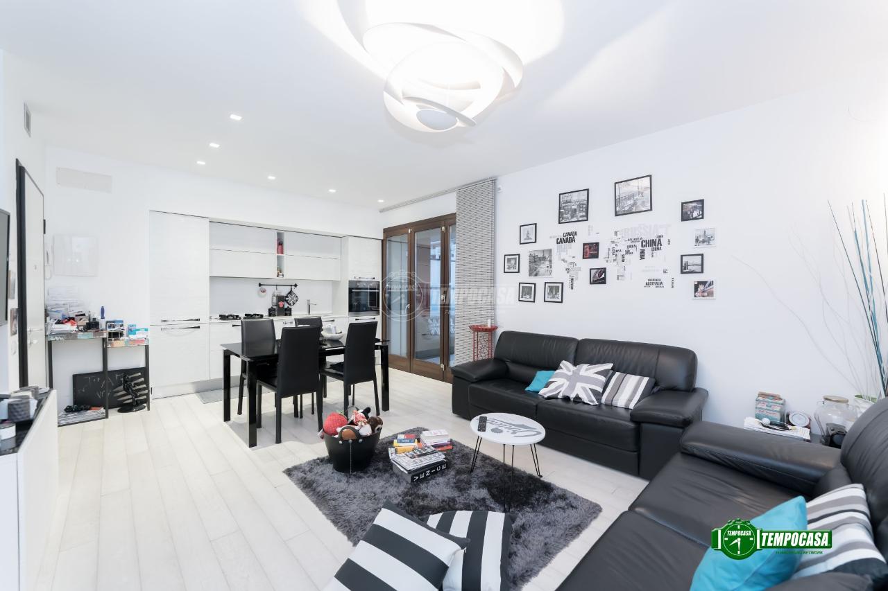 Trilocale in Viale Sarca 324/F, Milano