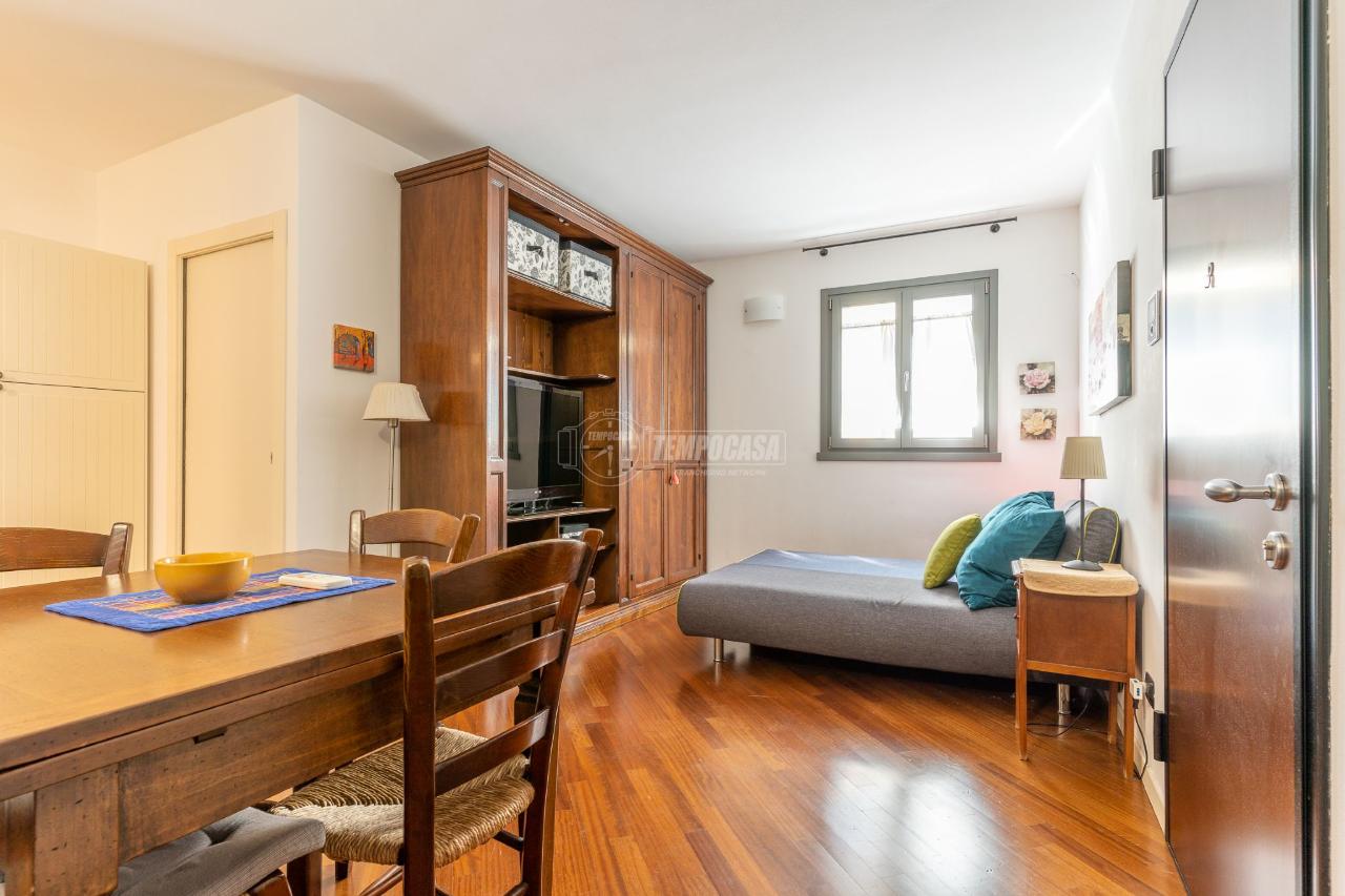 Monolocale in Via Francesco Brioschi 59, Milano