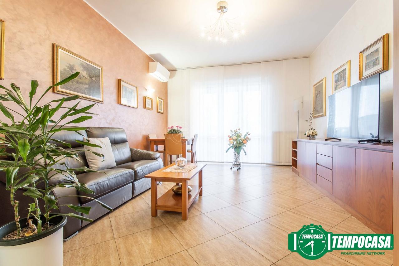 Appartamento in vendita a Garbagnate Milanese