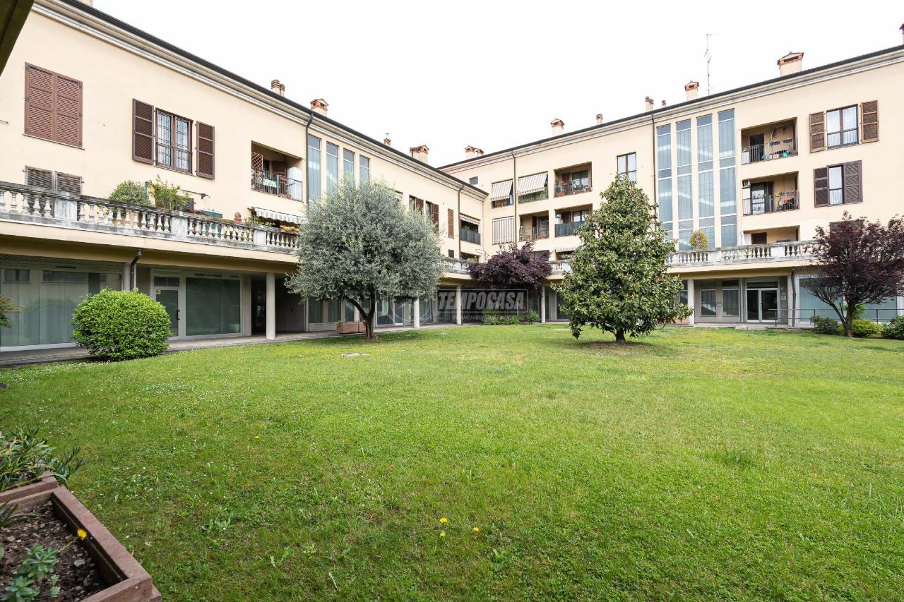 Trilocale in Via Pertini, Solaro