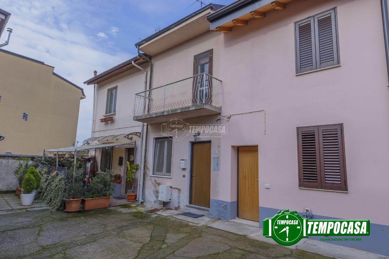 Casa indipendente in vendita a Vernate