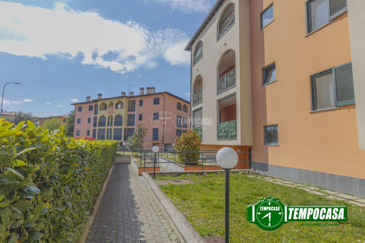 Trilocale in Via San Pertini, Noviglio