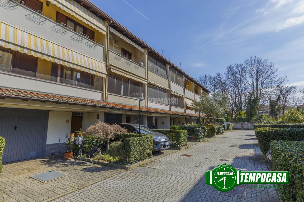 Villa a schiera in Via Pionieri della Croce Rossa, Siziano