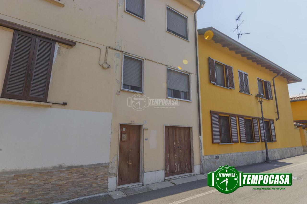 Casa indipendente in vendita a Binasco