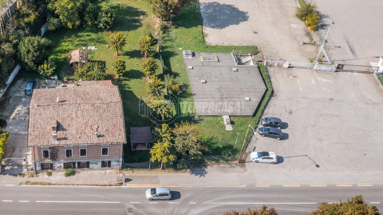 Casa indipendente in vendita a Modena