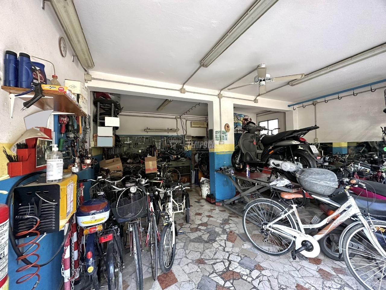 Officina in vendita a Modena