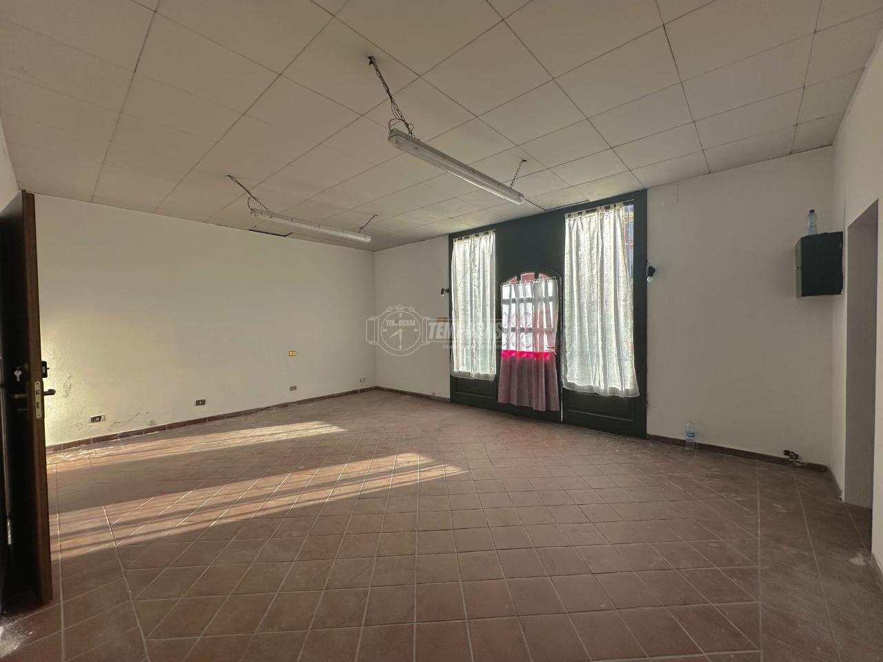 Negozio in affitto a Modena