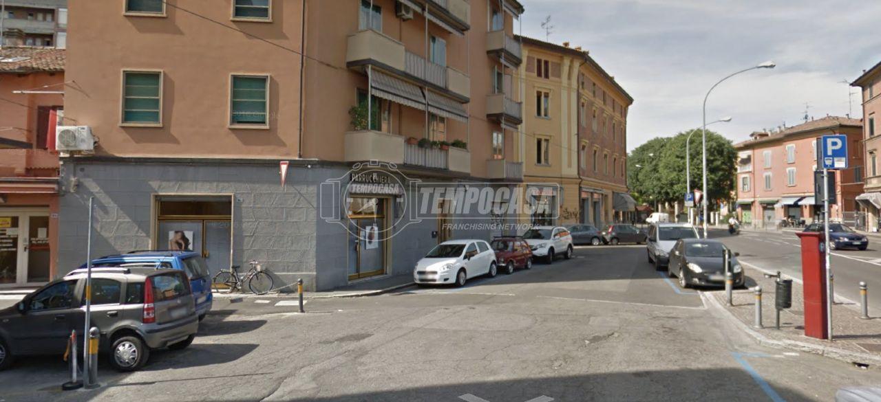 Palazzina commerciale in vendita a Bologna