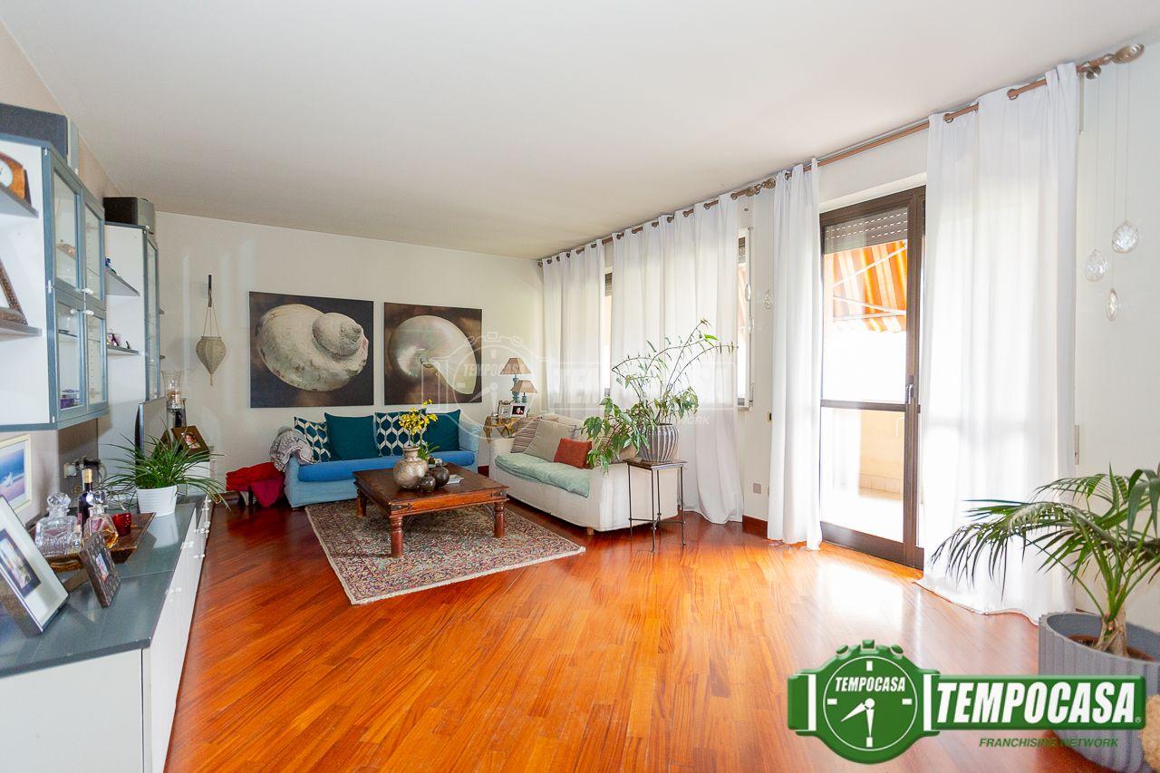 Quadrilocale in Viale Pietro Toselli, Legnano