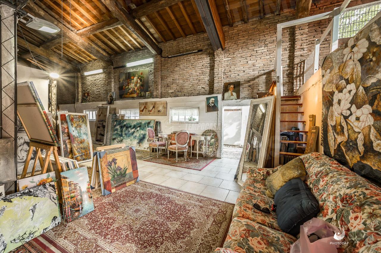 Magazzino in vendita a Reggio Emilia