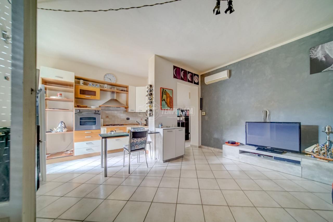 Bilocale in Via Cesare Battisti 13, Casorate Sempione