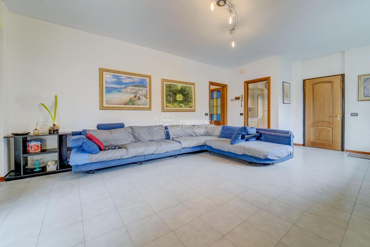 Appartamento in vendita a Cardano Al Campo