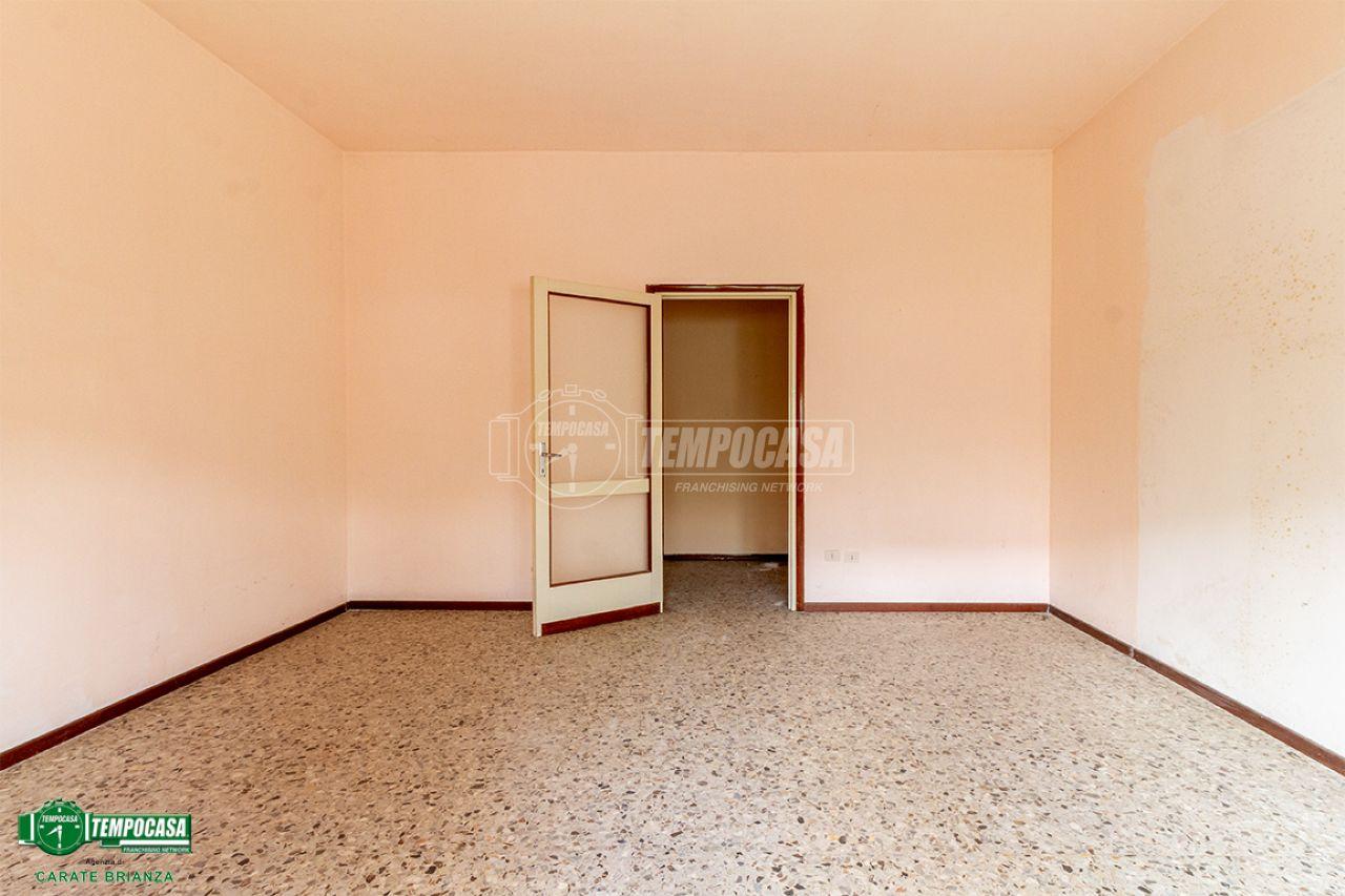 Appartamento in vendita a Verano Brianza