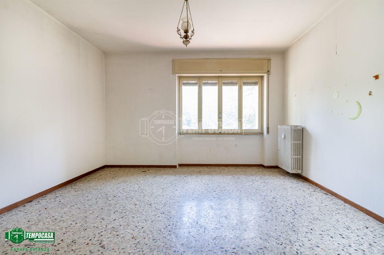 Appartamento in vendita a Verano Brianza