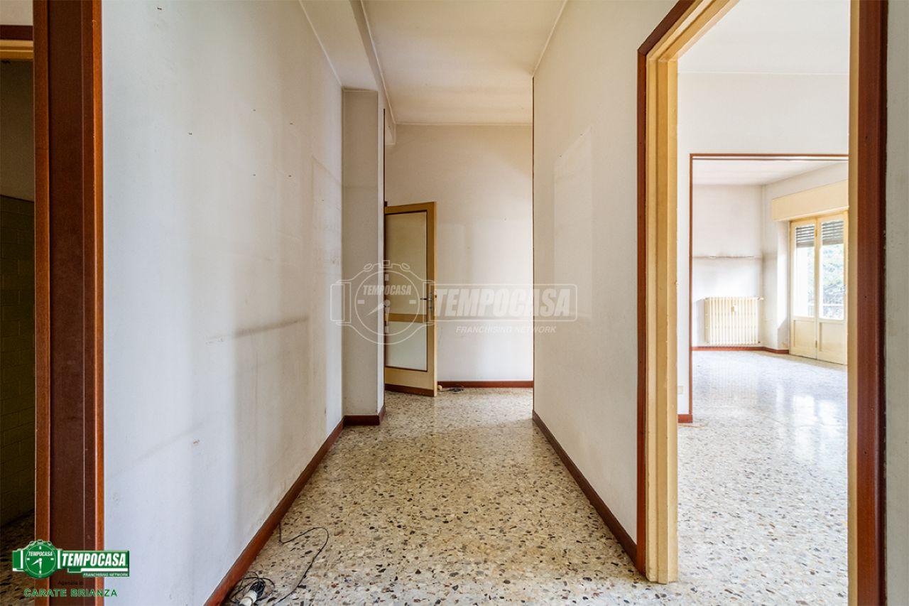 Appartamento in vendita a Verano Brianza