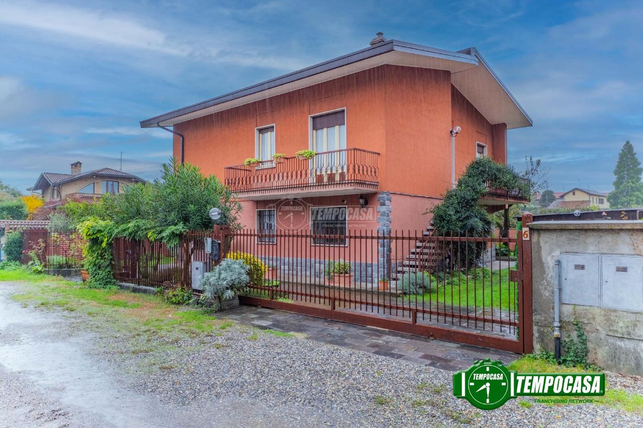 Appartamento in vendita a Verano Brianza