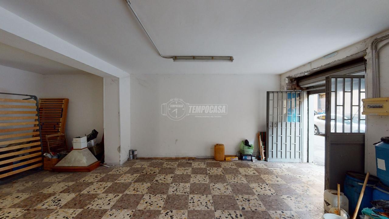 Negozio in vendita a Casoria