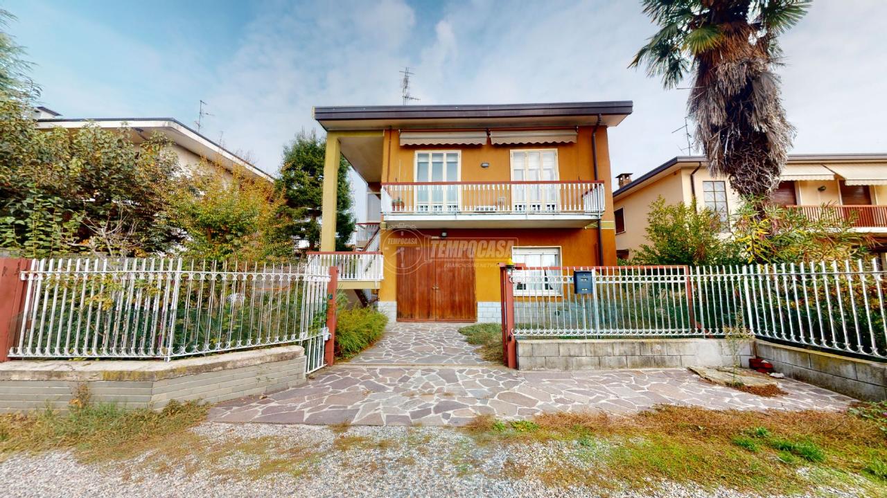 Villa in vendita a Lomazzo