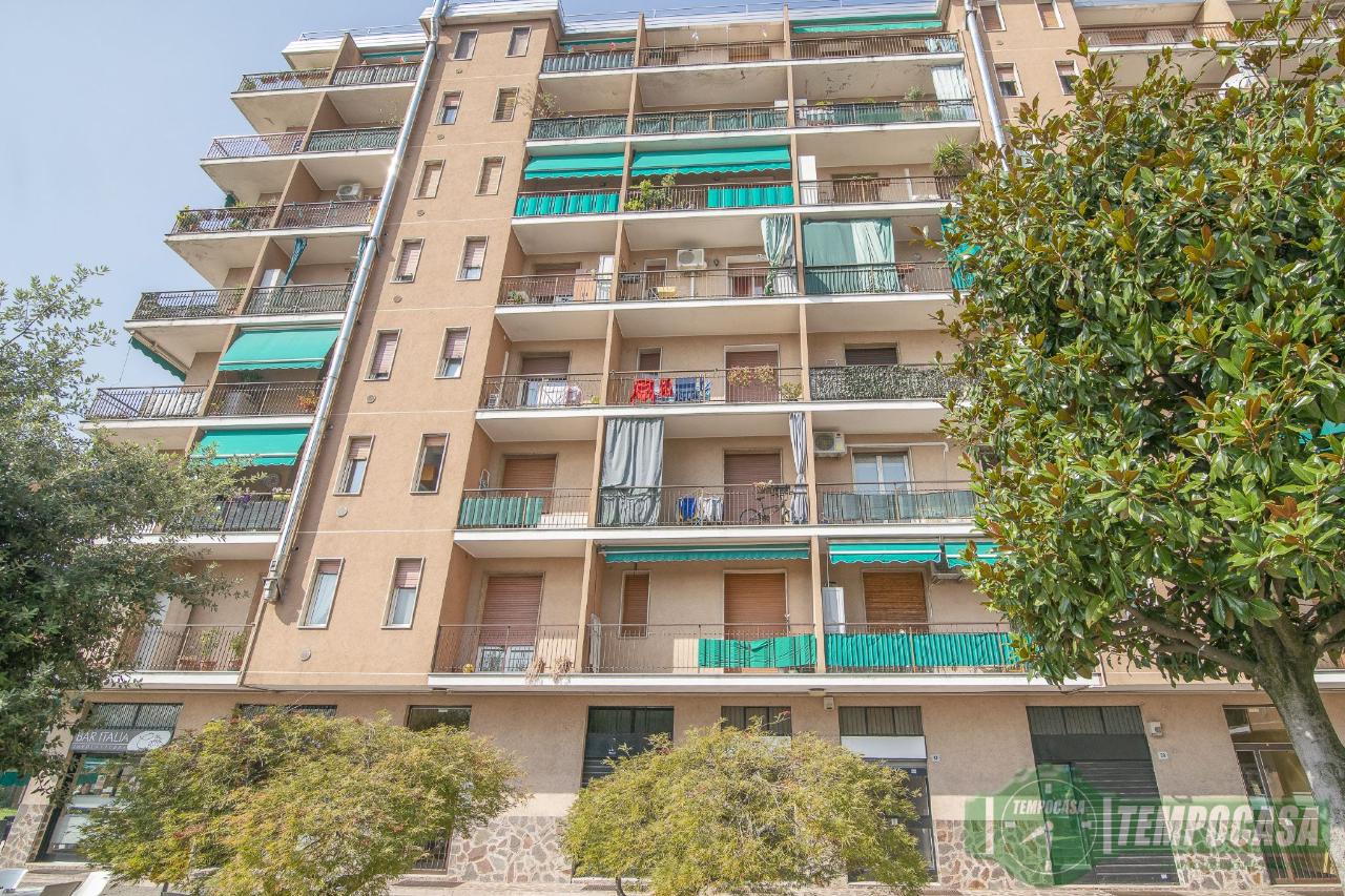 Negozio in vendita a Senago