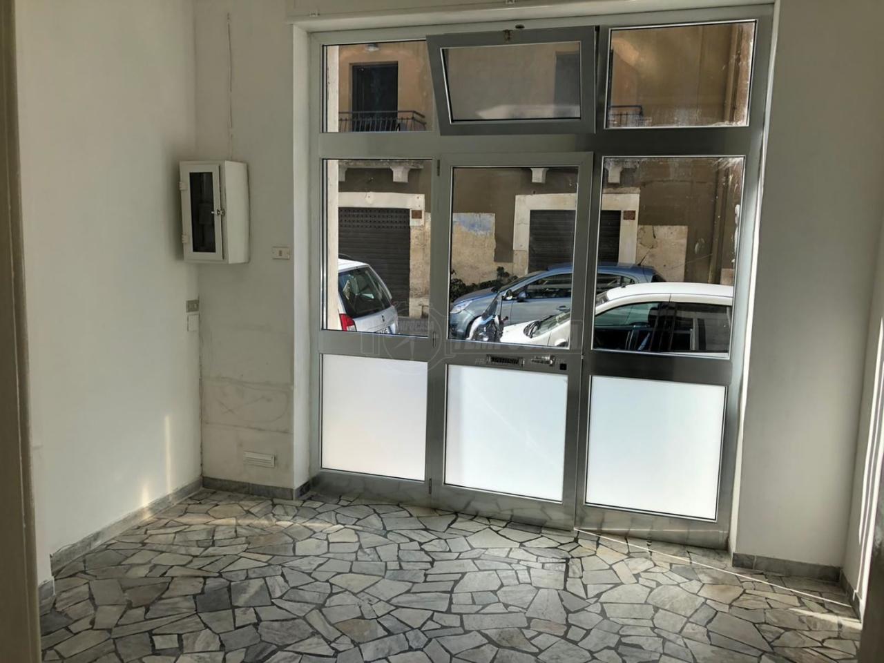 Negozio in affitto a Bari