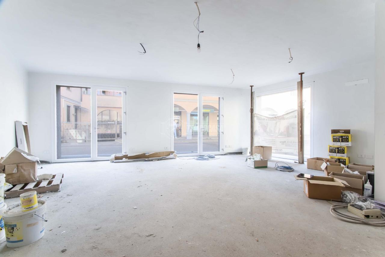 Negozio in vendita a Saronno