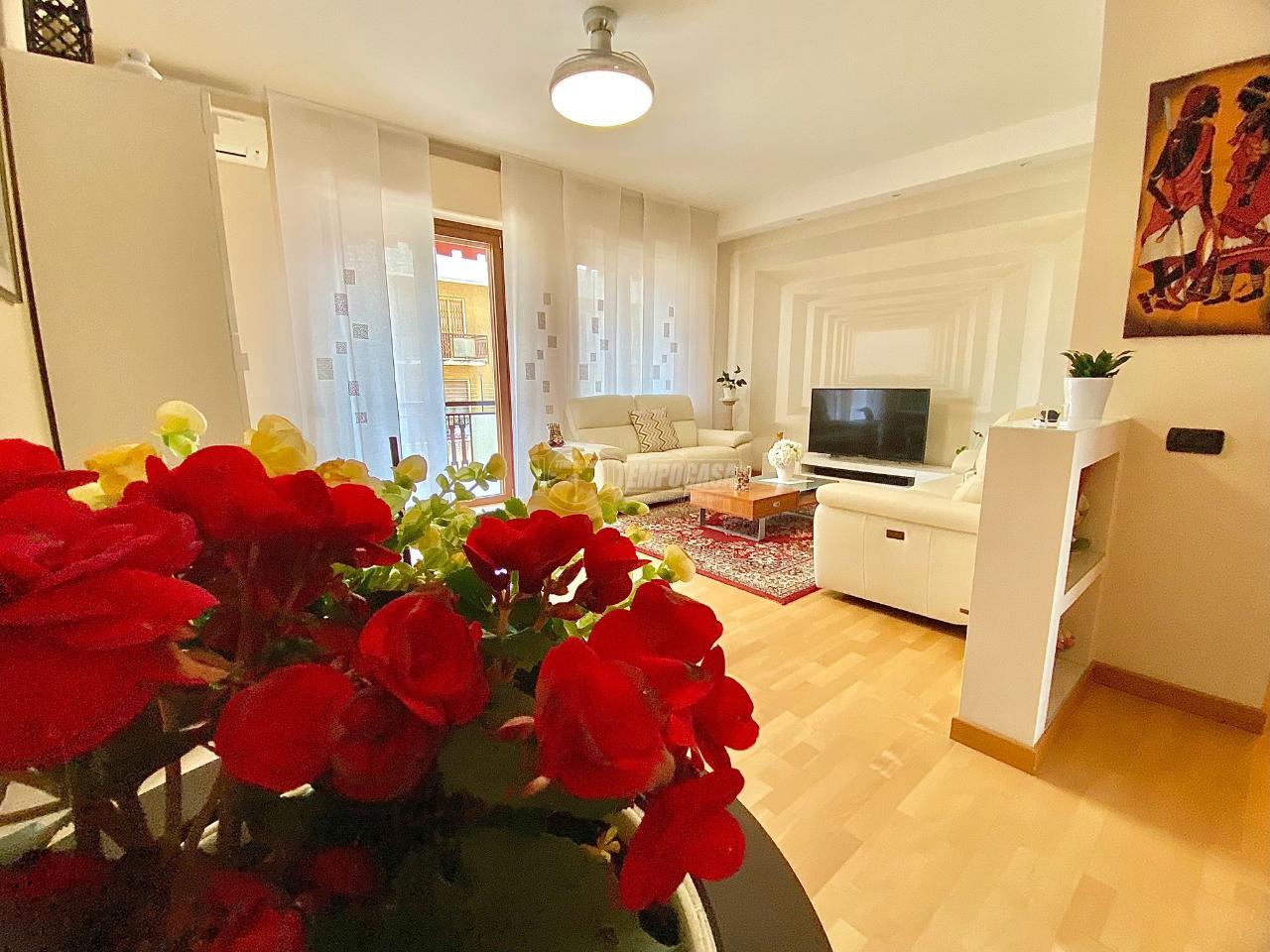 Trilocale in Galleria De Amicis 8, Paullo