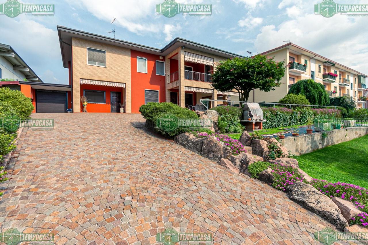 Villa a schiera in vendita a Sesto Calende