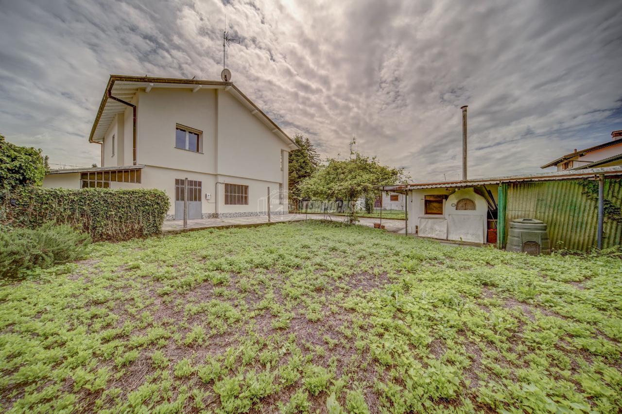 Villa in vendita a Sesto Calende