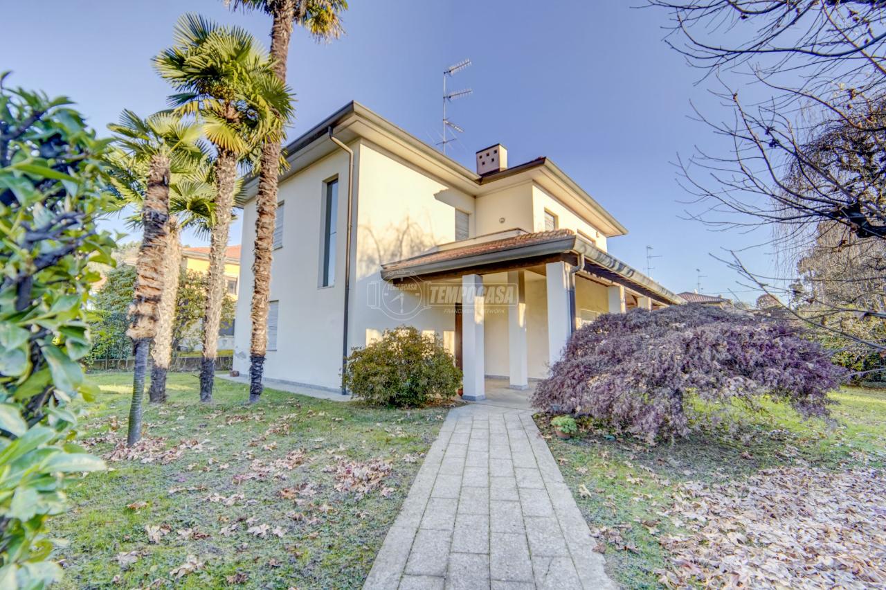 Villa in vendita a Sesto Calende