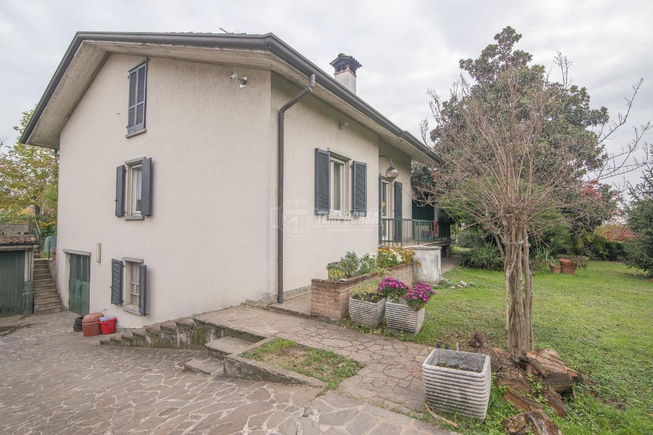 Villa in vendita a Castel Rozzone