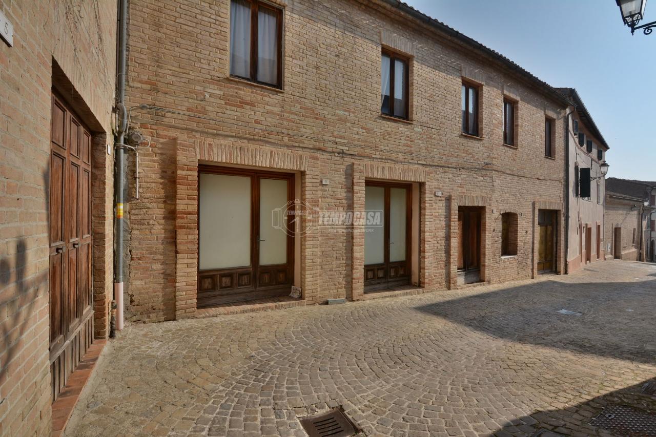 Palazzina commerciale in vendita a Montecassiano