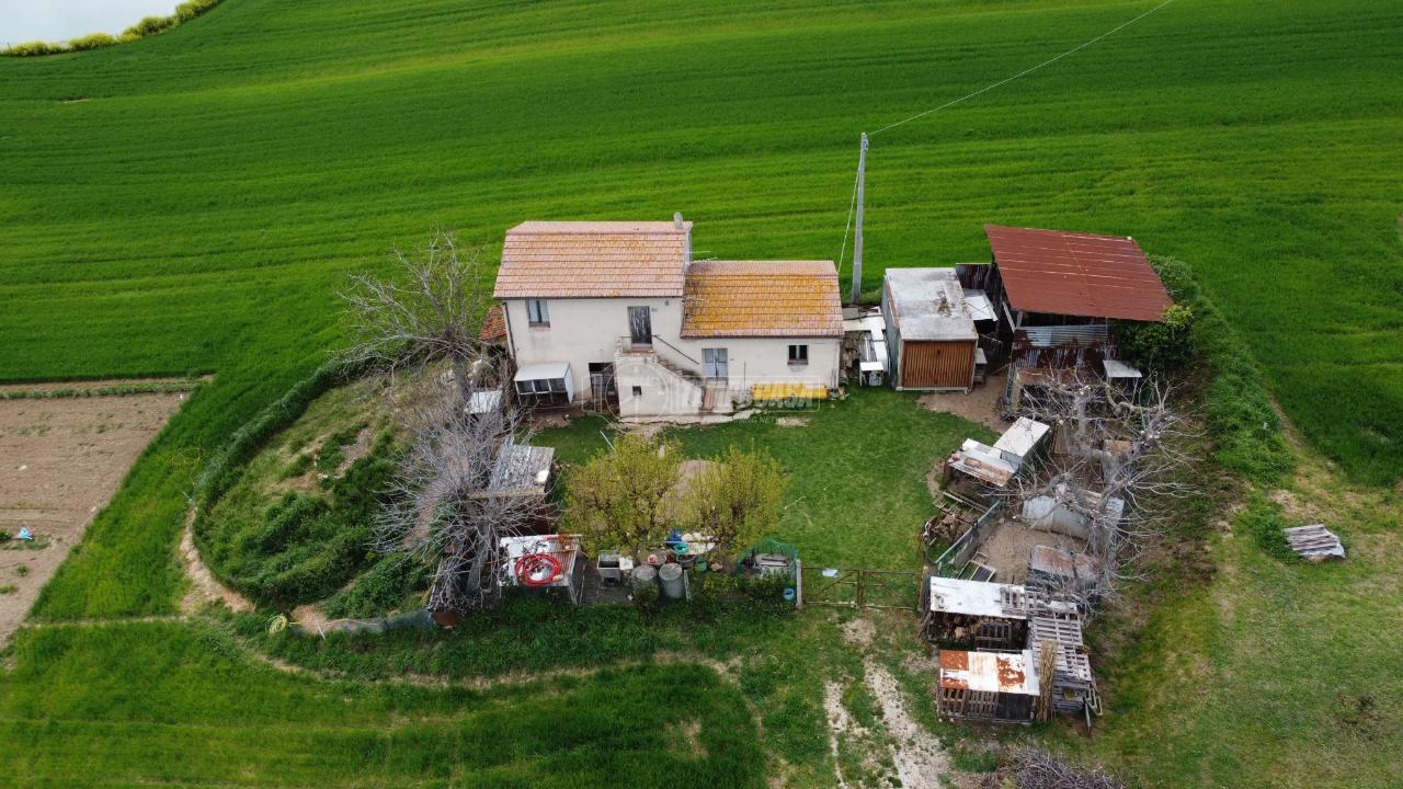Casa colonica in vendita a Loreto