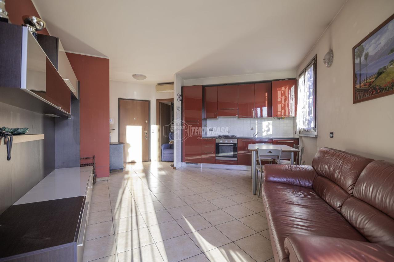 Trilocale in Via Giovanni Pascoli, Samarate