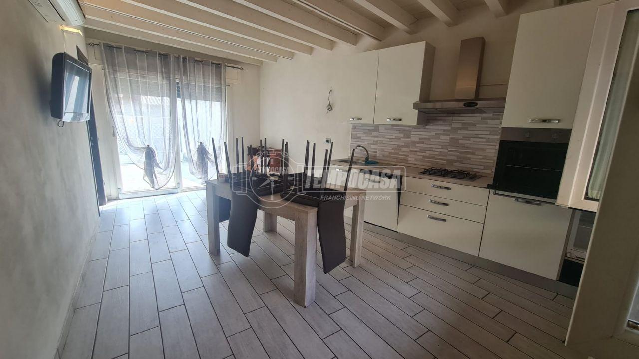 Villa in vendita a Parona