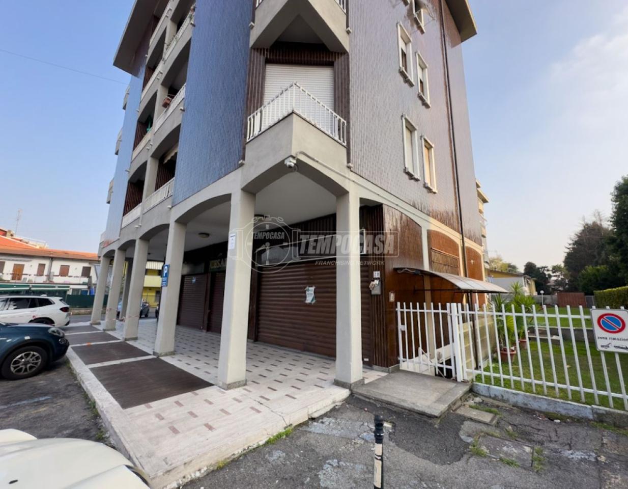 Magazzino in vendita a Bollate