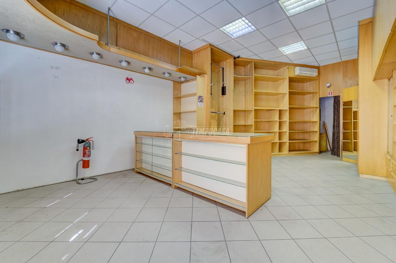 Negozio in vendita a Somma Lombardo