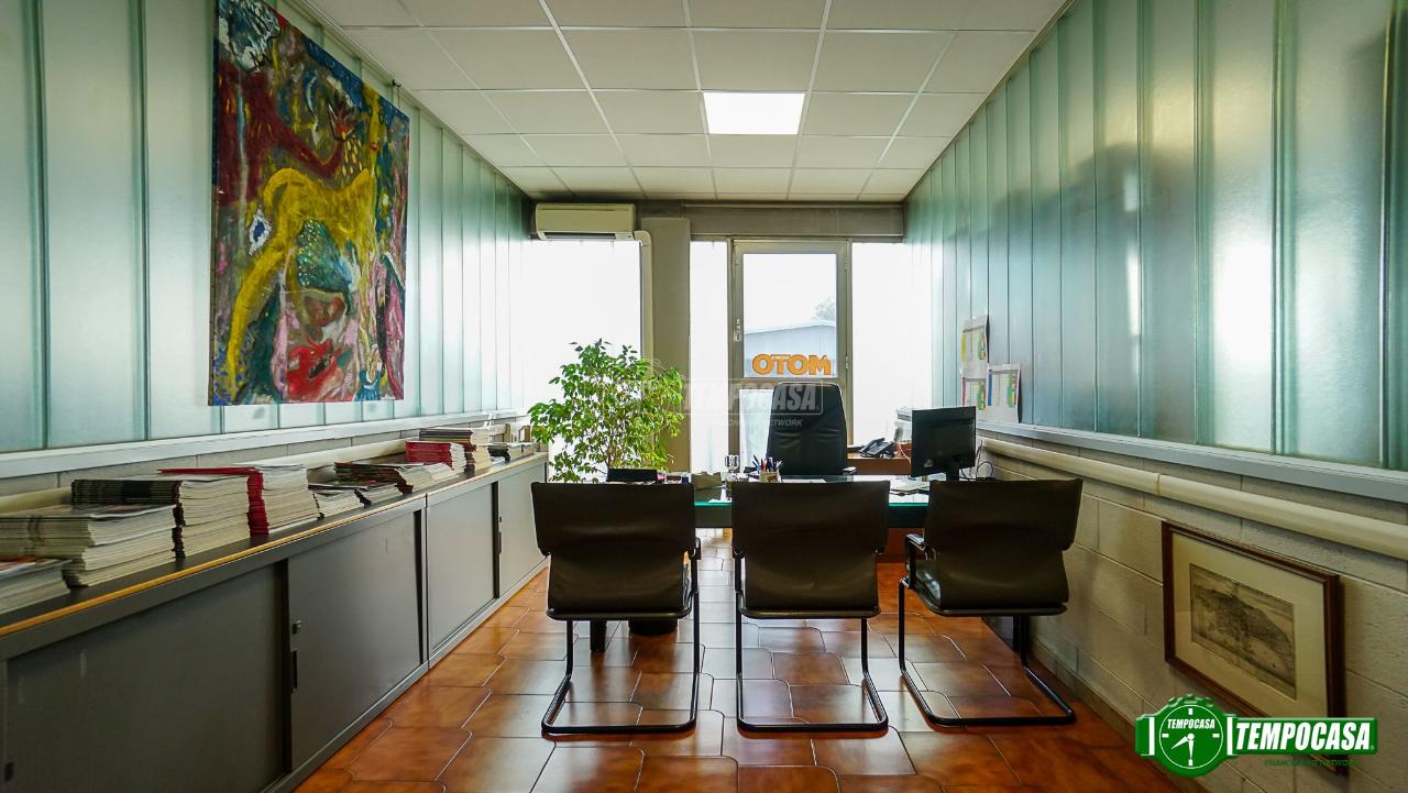 Negozio in vendita a Locate Di Triulzi