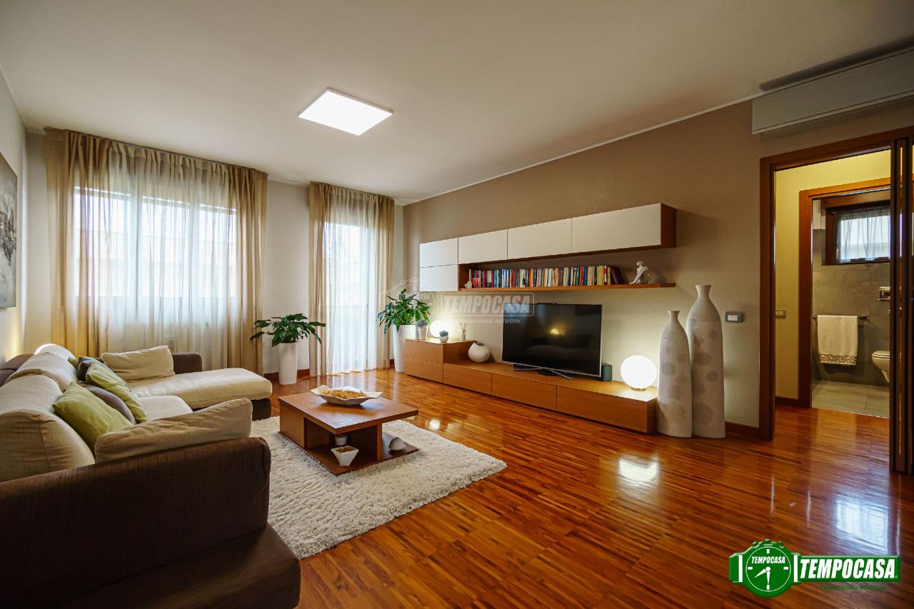 Appartamento in vendita a Locate Di Triulzi