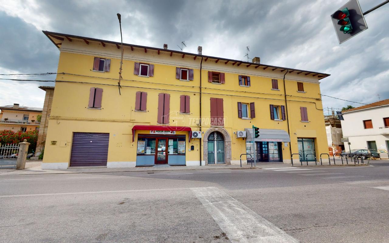 Supermercato in vendita a Cento