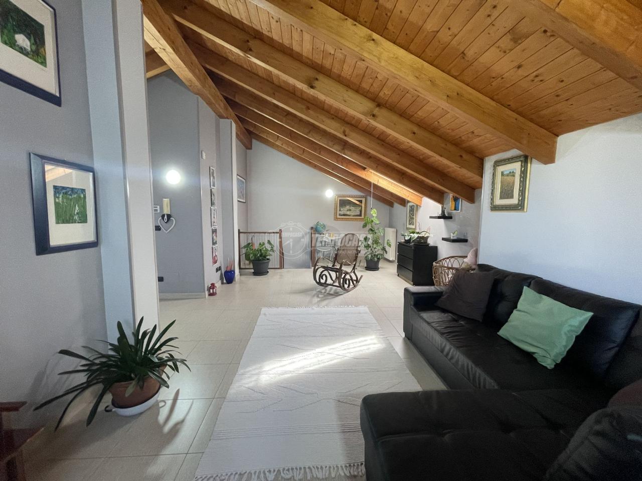 Casa indipendente in vendita a Mombercelli