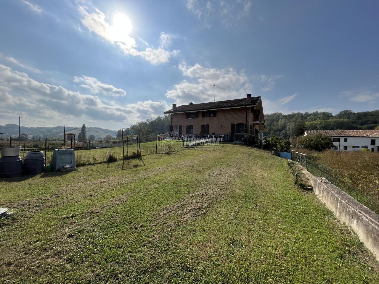 Casa indipendente in vendita a Mombercelli