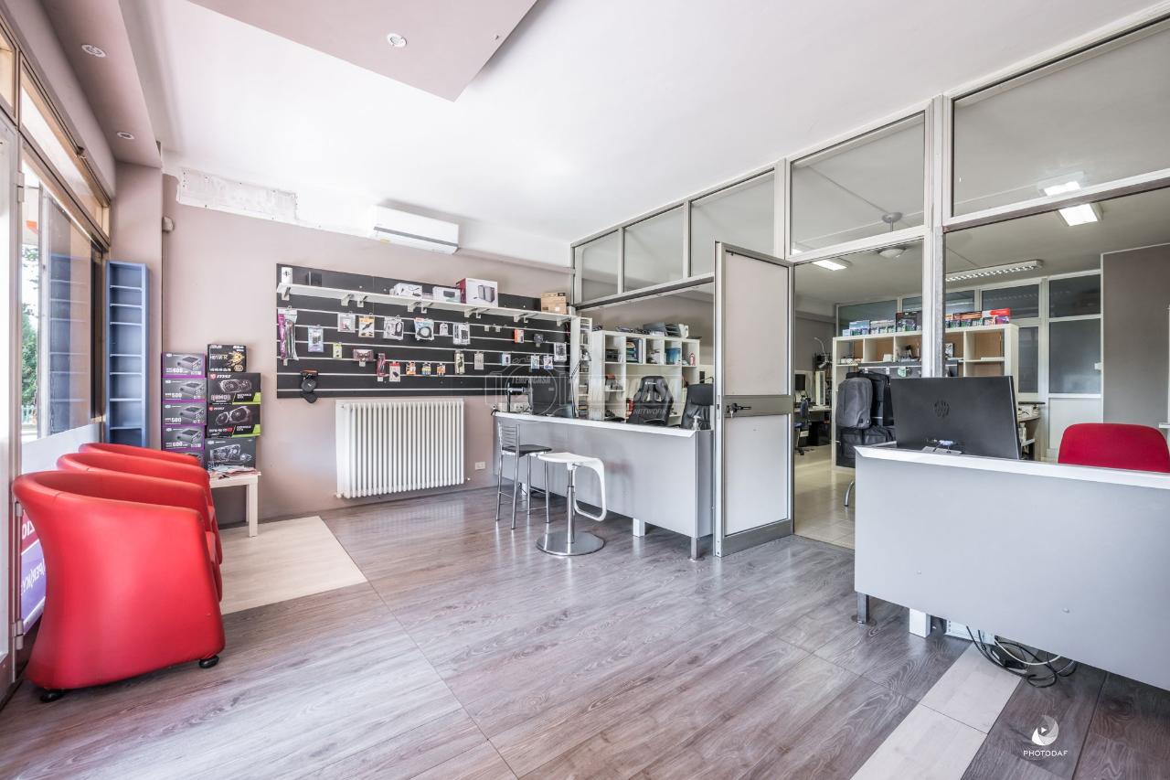 Negozio in vendita a Reggio Emilia