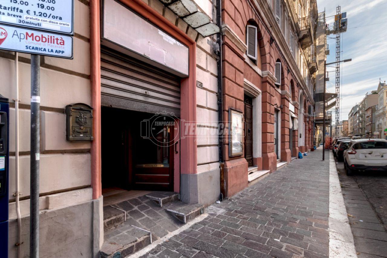 Negozio in vendita a Macerata