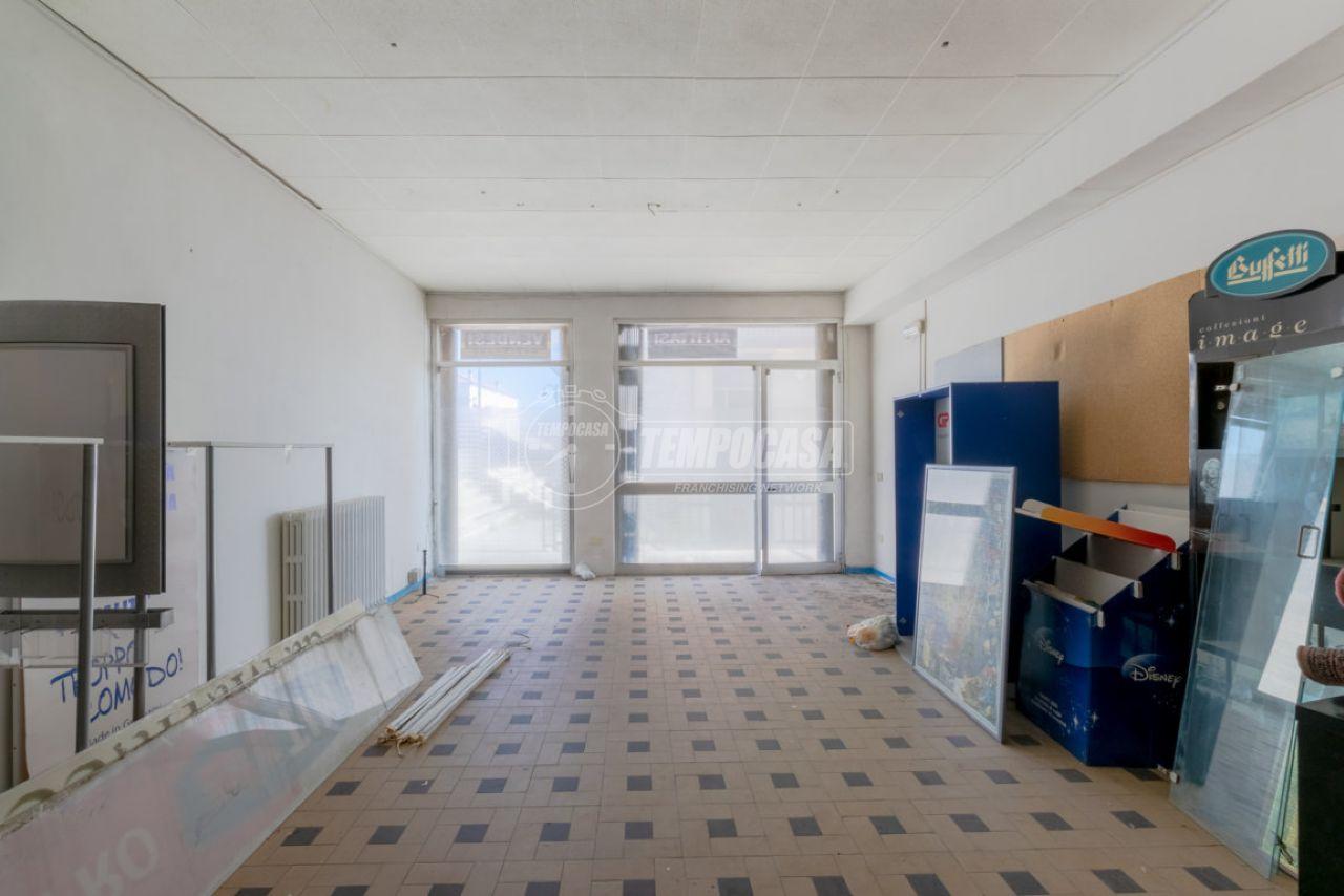 Negozio in affitto a Montegranaro