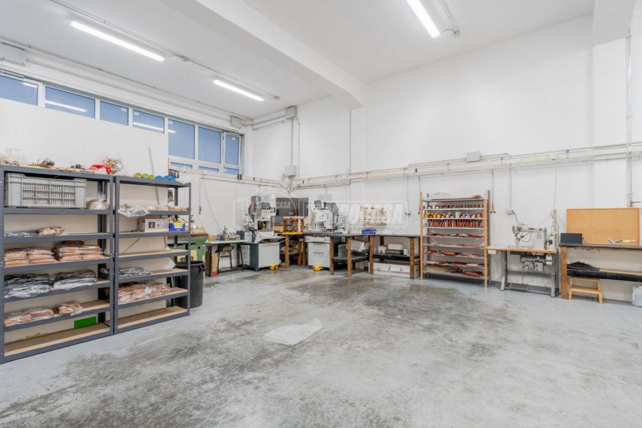 Capannone in vendita a Monte San Giusto